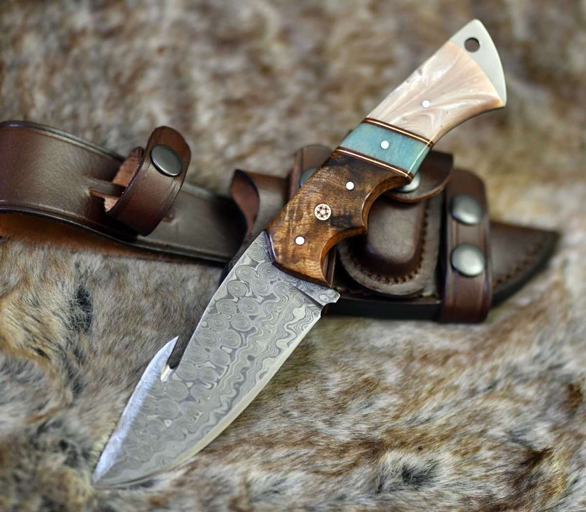 Gut Hook Knife - Handmade Damascus Knives – Shokunin USA